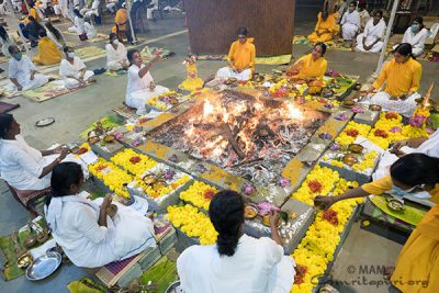 The significance of chanting Brahmarpanam before meals - Online with Amma